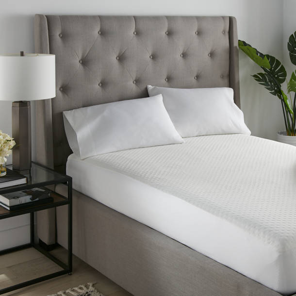 AllerEase Waterproof Bed Bug Resistant Zippered Mattress Protector Mattress Protector Case Pack ...